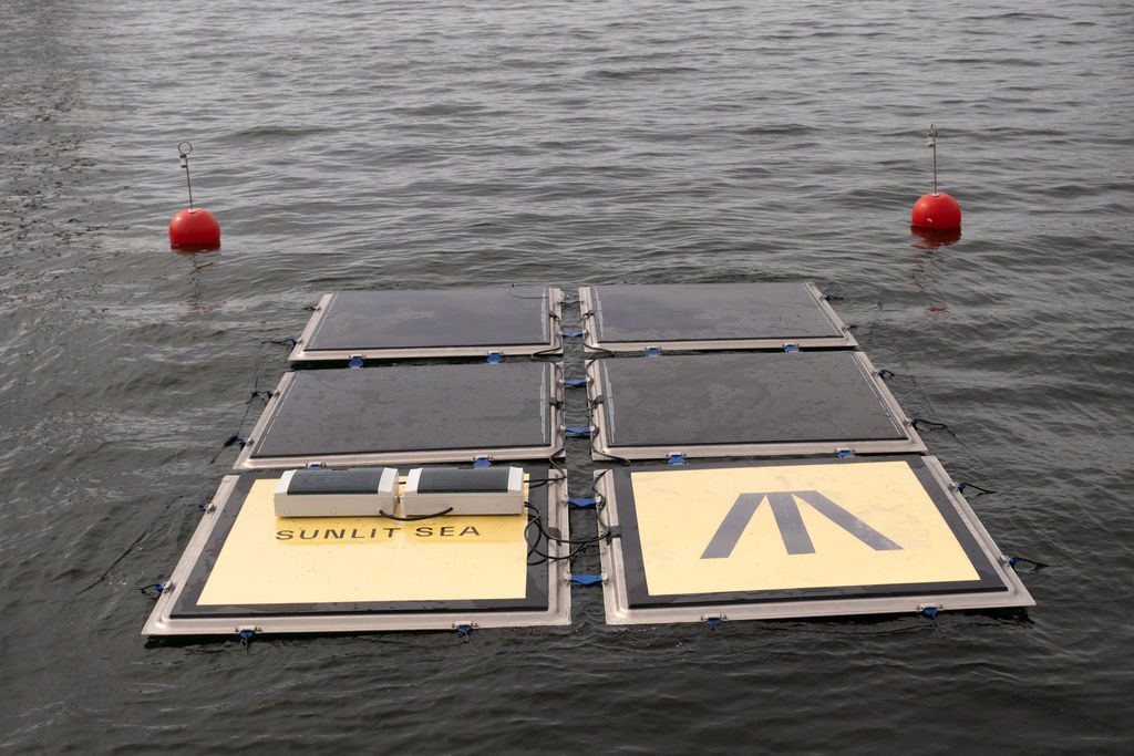 Sunlit Sea launches temporary floating solar plant at the Port of Oslo ...