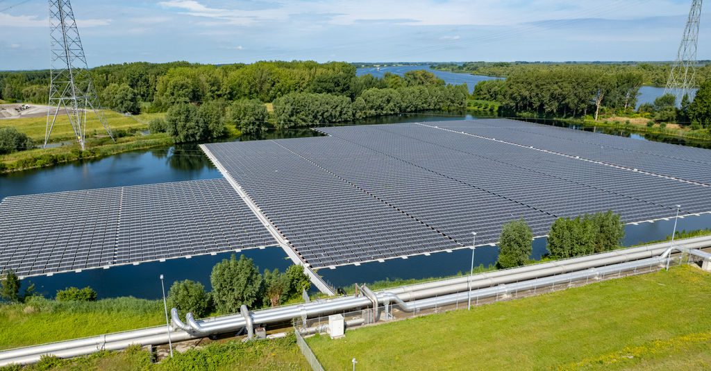 RWE commissions its first floating solar project | World Ports Organization