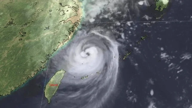 China’s Largest Ports Suspend Operations Before Typhoon Mufia | World ...